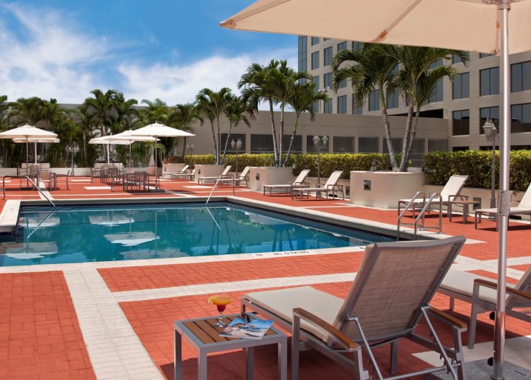 Pool – 7th floor | Benditoplaneta