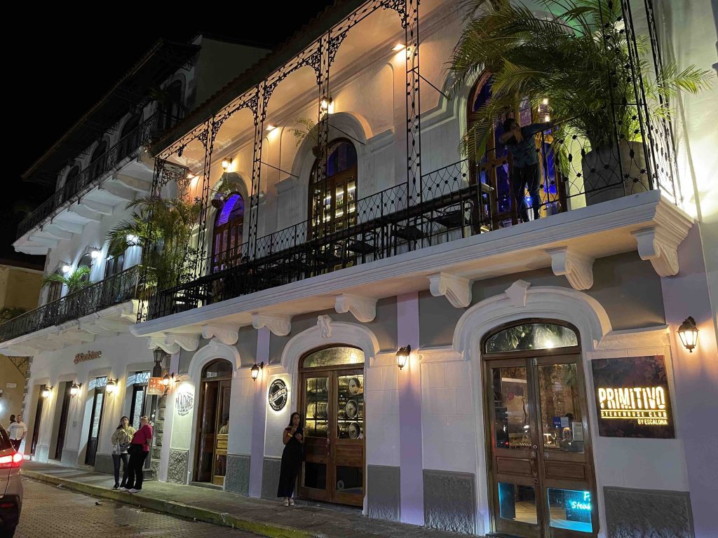 Sus edificios vecinos | Benditoplaneta